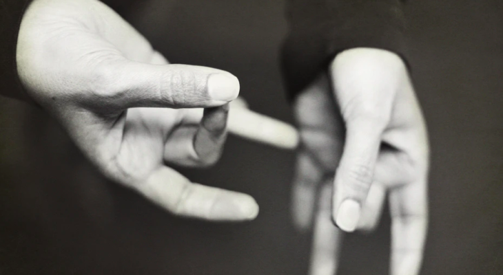 Pourquoi et comment apprendre le langage des signes ? - Les Pionnières